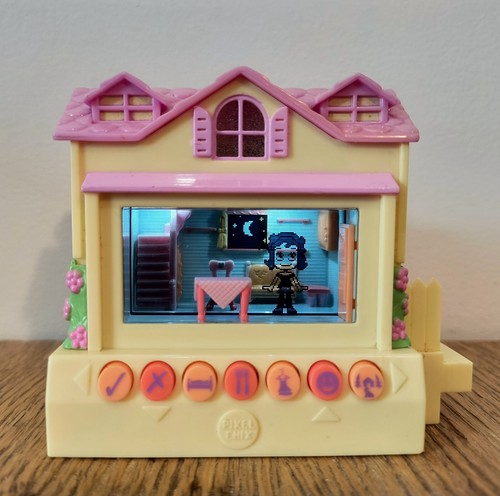 2005 Pixel Chix Yellow House Cottage Pink Roof Interactive Game WORKING ...