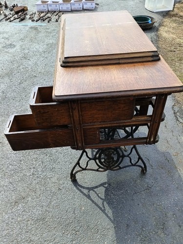 Antique Singer sewing machine and desk. G series serial number. | eBay