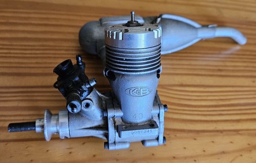 Vintage K&B 40 RC glow engine with Irvine carburetor and Muffler F3.2 ...