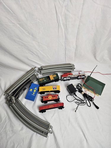 Life-Like Trains 8974 RC Electric Supertrain Set, HO 47"x38" Oval Power ...