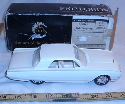 AMT 1962 FORD THUNDERBIRD HT PROMO CAR MODEL 1:25 BOXED | eBay