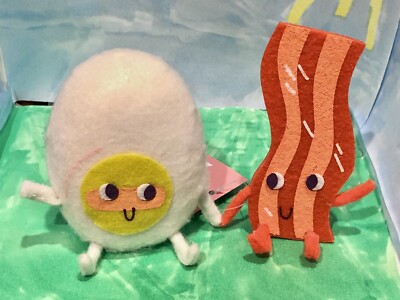 Target Felt Duo Figure Valentine's Day Eggs & Bacon Spritz 2023 NWT 3. ...