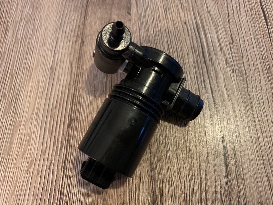 Land Rover Freelander 2 LR2 OEM Front / Rear Windscreen Washer Pump ...