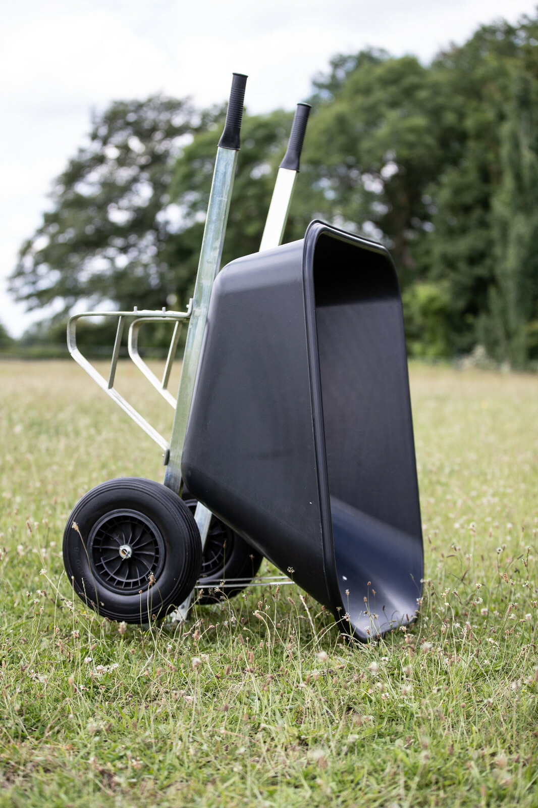 TWIN OX WHEELBARROW 160L 200L Puncture Proof Garden Stable Horse Tyres ...