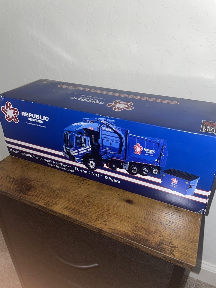 First Gear 1/34 Garbage truck Terrapro Heil Half/pack Cnrg Tm Tailgate ...