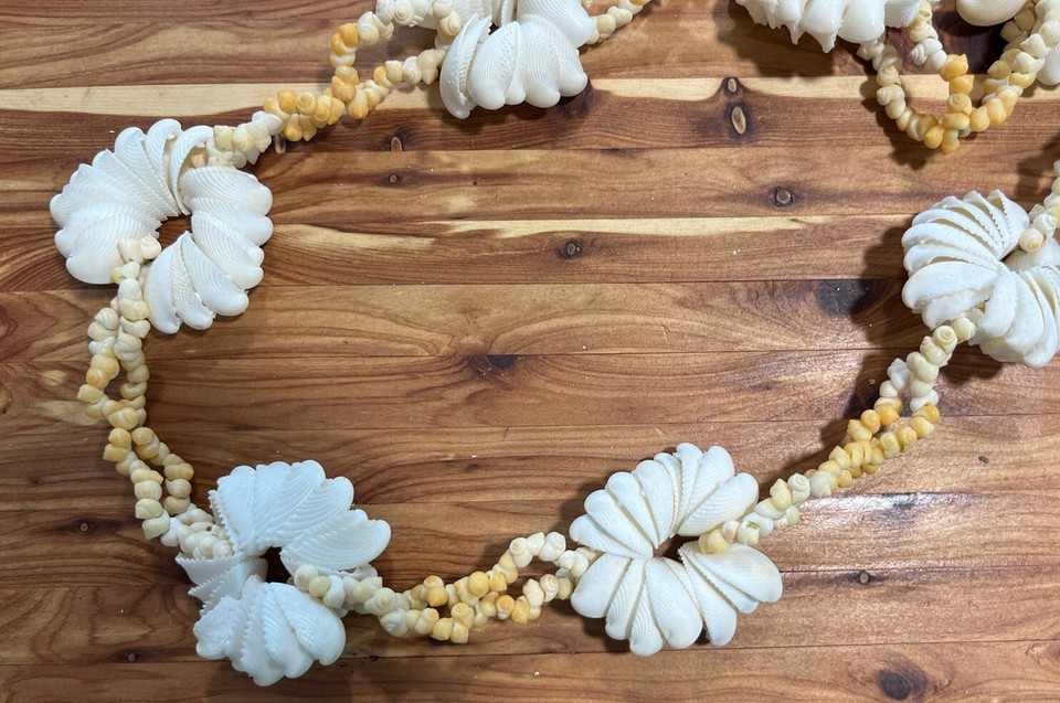 Vintage Hawaiian Wedding lei necklace 34 In Mongo And Flower Shells ...