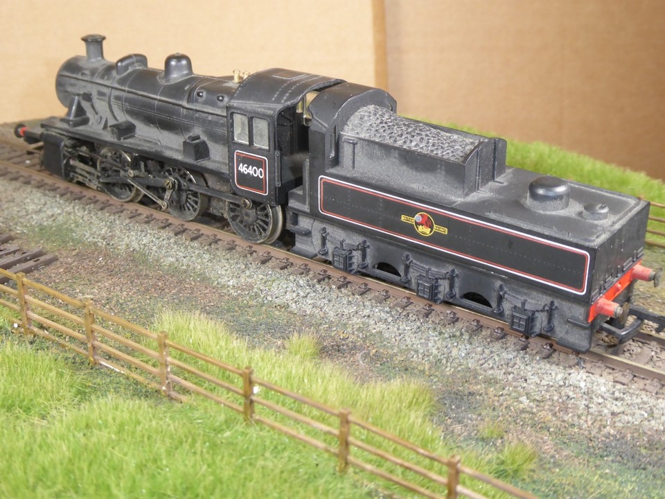 Hornby 00 Gauge BR Class 2MT 2-6-0 Steam Loco & Tender 46400 in BR ...