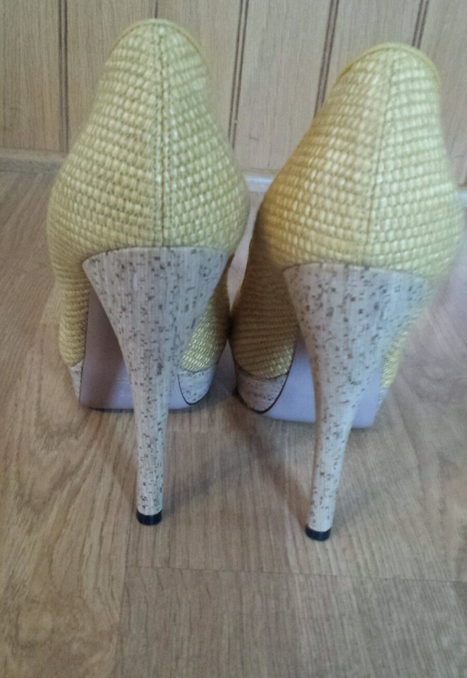 $800 Gucci Raffia Bumblebee Yellow Woven Leather Cork Platform Shoes ...