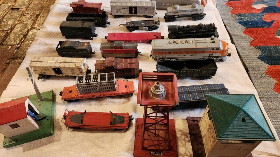 Vintage Lionel 100+ Piece Train Set - "o" gauge, Post-WWII (1940s ...
