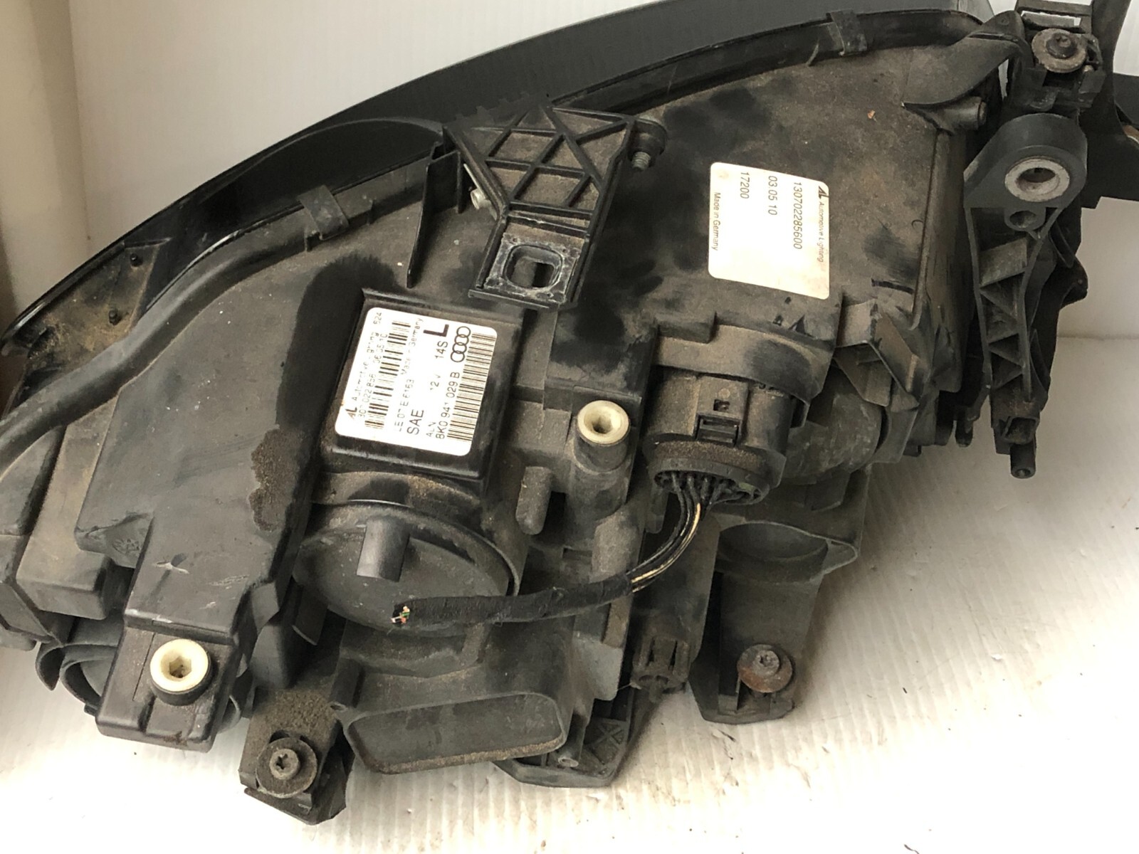 2009 - 2012 Audi A4 Drivers Left Side Headlight Unit P: 8K0 941 029 B ...