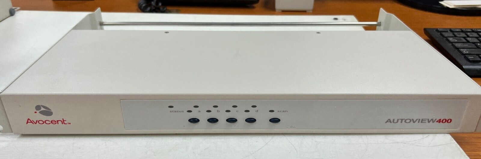 👀 AVOCENT AUTOVIEW 400 4-PORT KVM SWITCH 100-240 VAC 1 AMP 50/60Hz 520 ...