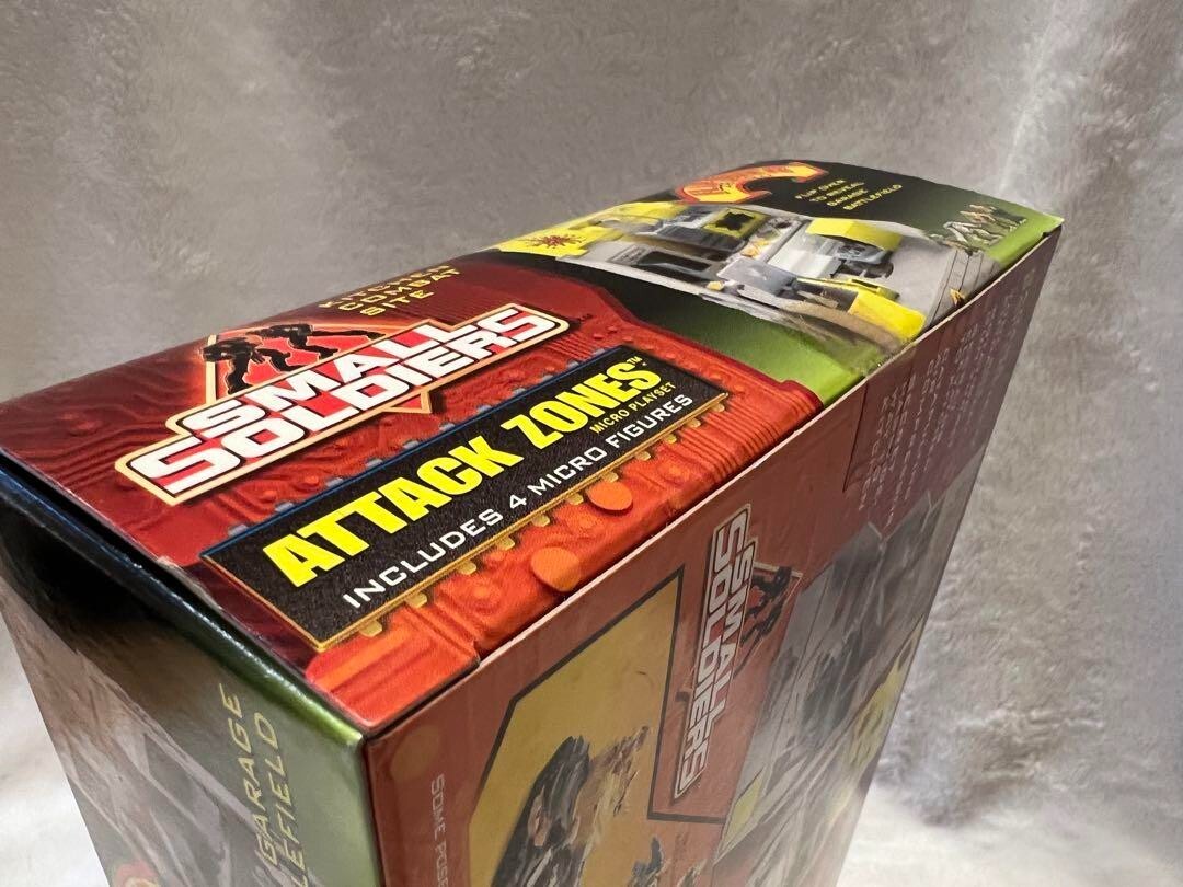 Small Soldiers FLIP OVER ACTION ATTACK ZONES includes 4 Small Soldiers FLIP OVER ACTION ATTACK ZONES includes 4