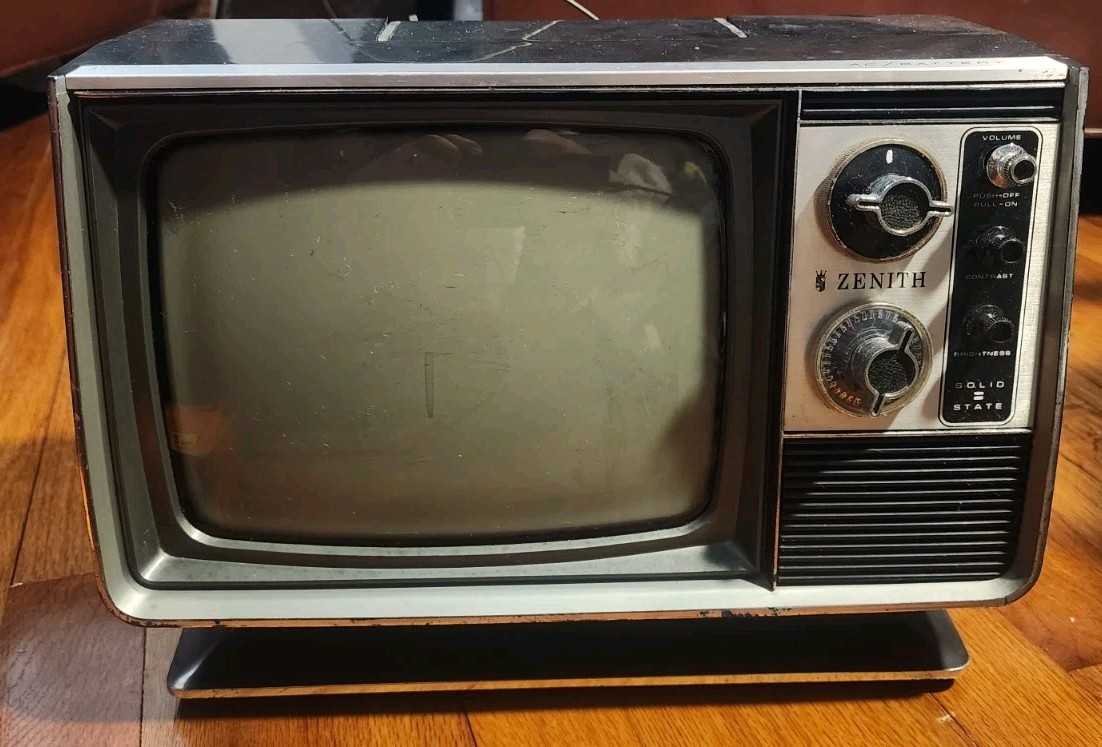 Zenith H092Y 12-inch Solid State TV (1975) Vintage Television