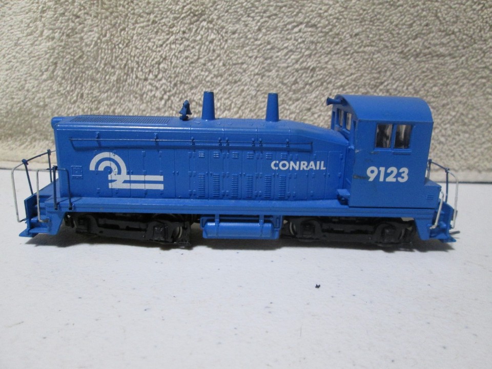 Athearn Ho Scale SW-7 PWR Conrail Diesel Locomotive Switcher #9123 Runs ...
