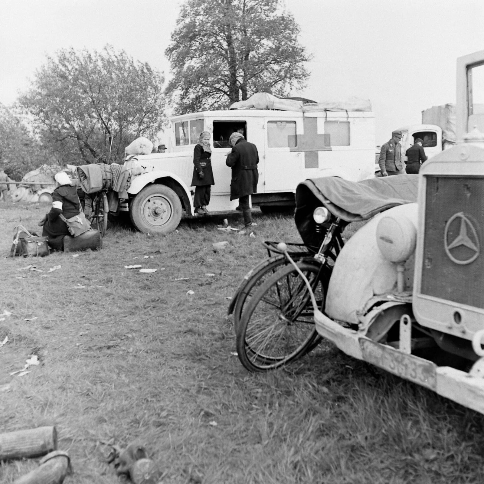 WW2 WWII Photo World War Two German Soldiers Prepare for Surrender ...