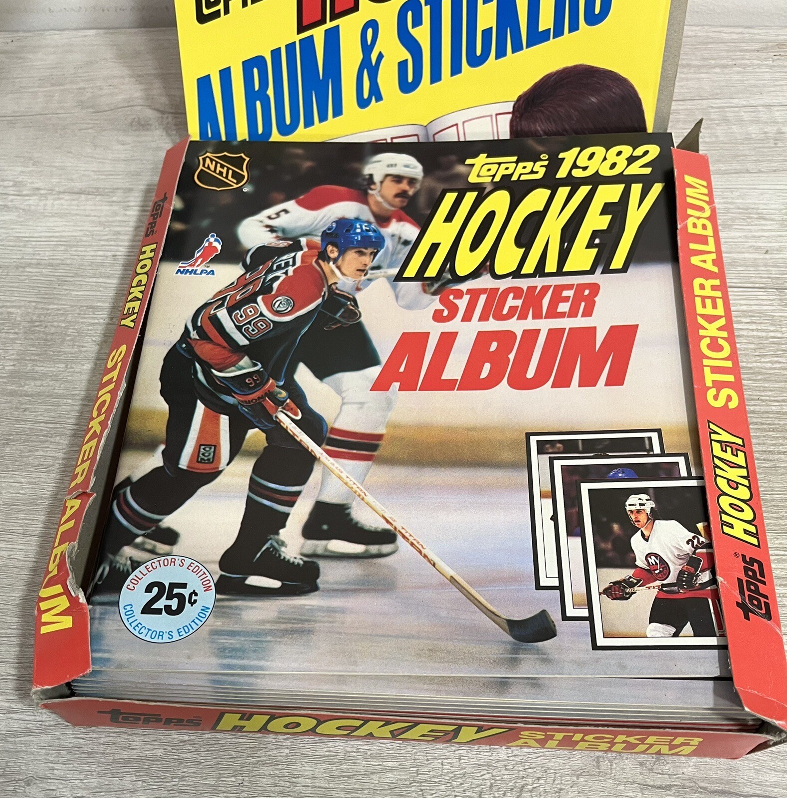 Full Box Of 12 - 1982 TOPPS NHL HOCKEY STICKER ALBUM GRETZKY On COVER ...