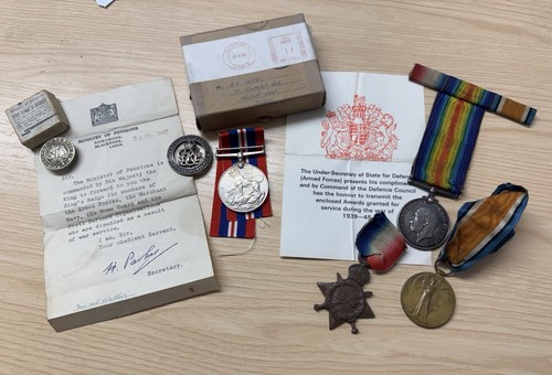 WW1 - WW2 British War 4 Medal Set - 1543 DVR A WALKER RE - Kings Badge ...