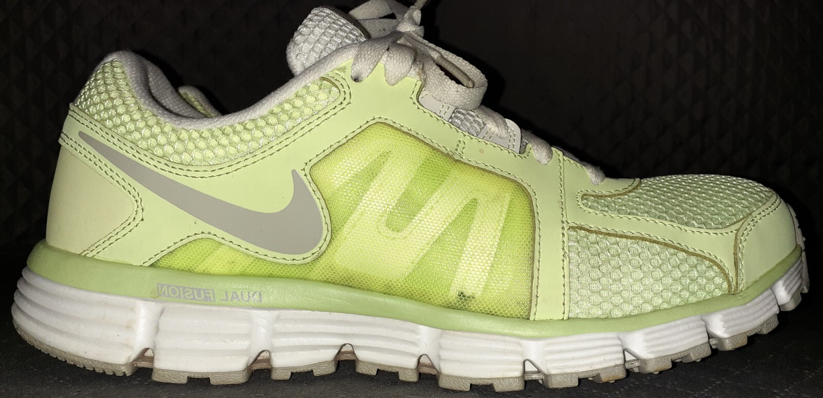 Nike Women's Dual Fusion ST2 Breathe Neon White Running Shoes Size US ...