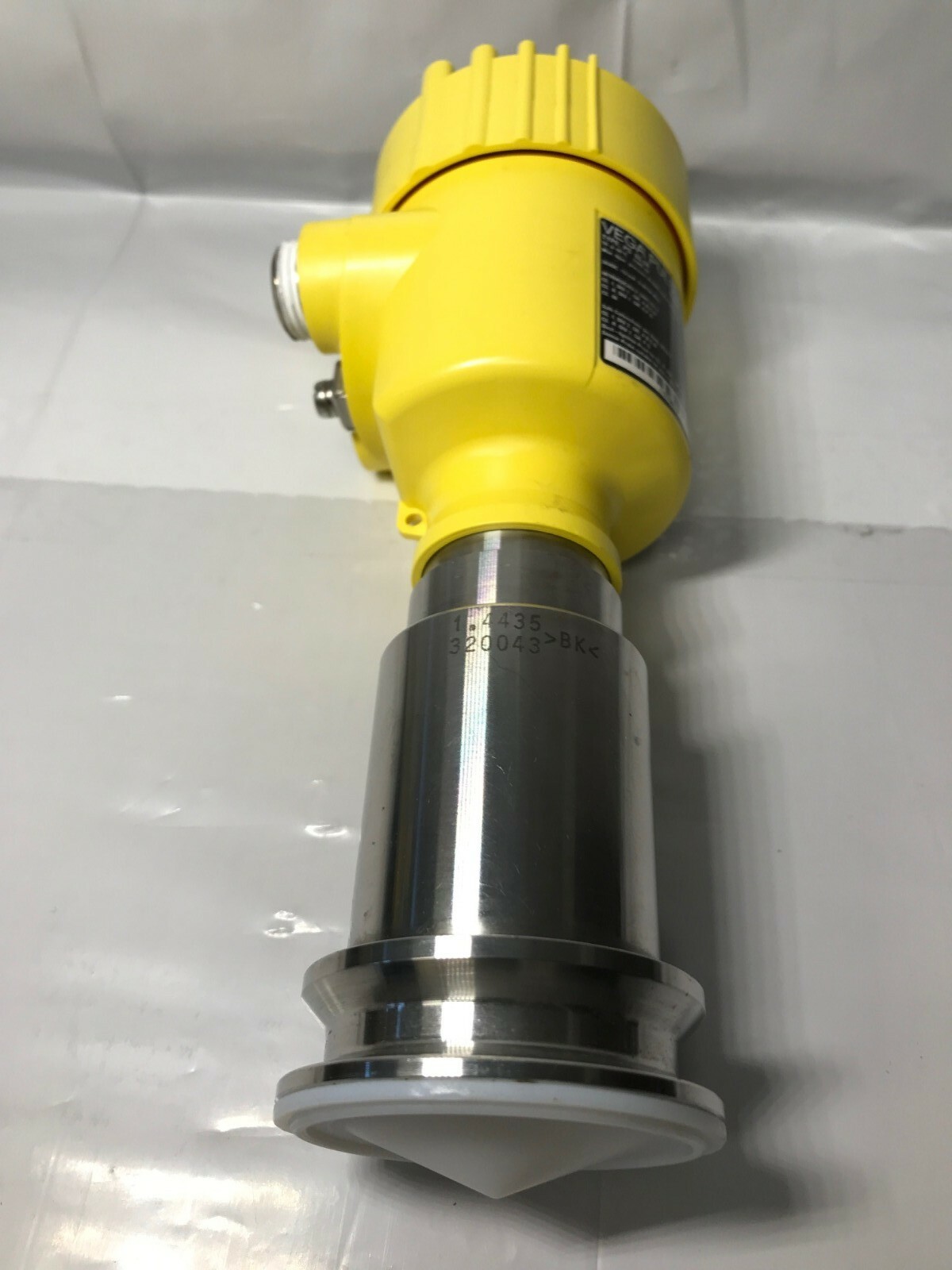 VEGA PULS 63 with PLICSCOM Bluetooth display, 2" sanitary TC, CL I, DIV ...