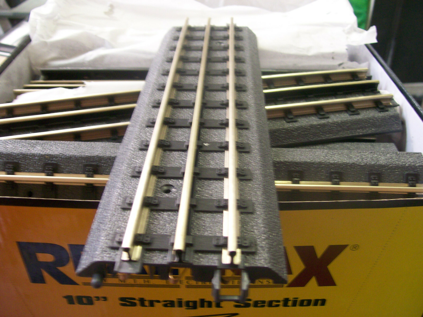 BRAND NEW O GAUGE MTH # 40-1001 RealTrax 10" Straight Track CASE OF 50 ...