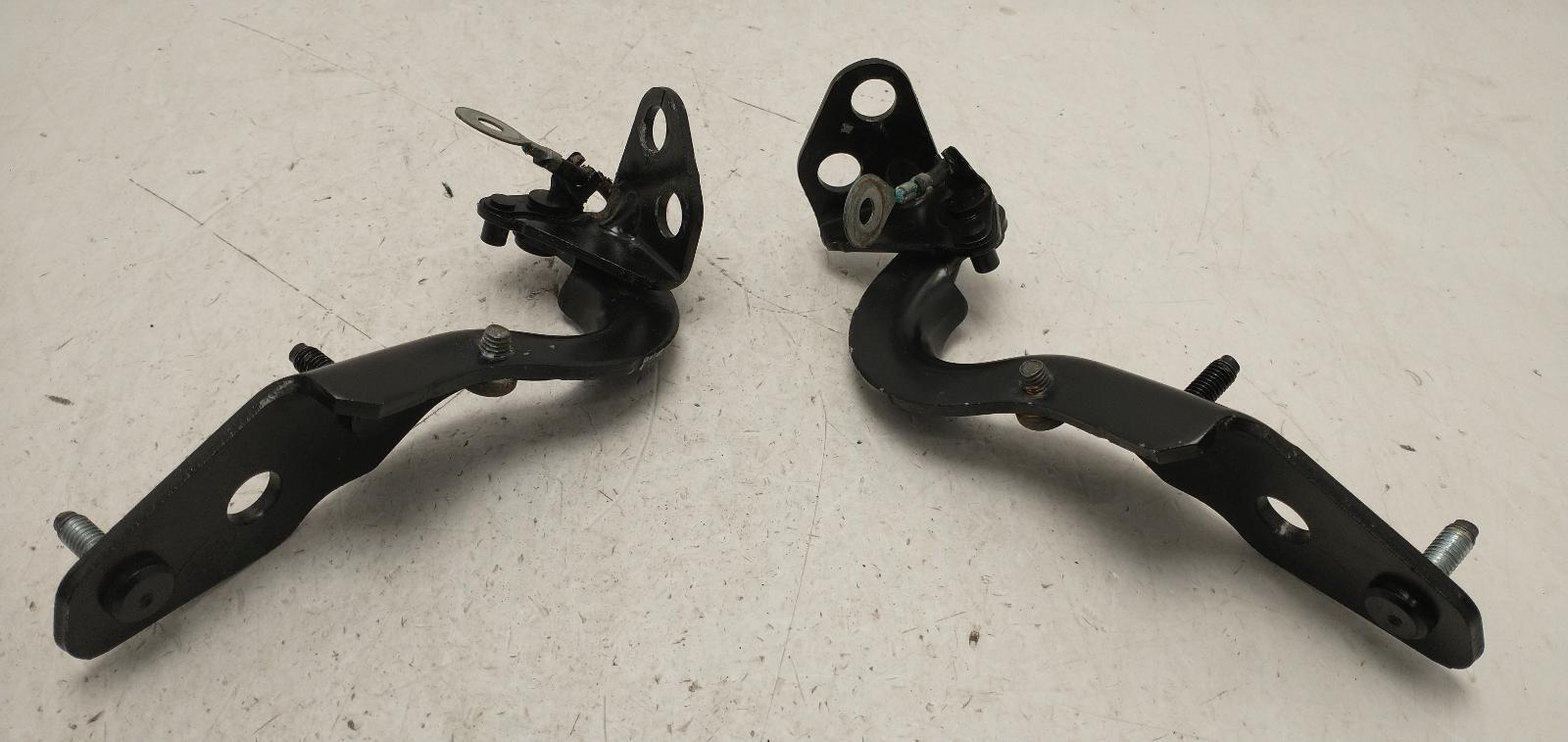 Genuine Range Rover L405 Left Rear Upper Tailgate Hinge - LR088982 for ...