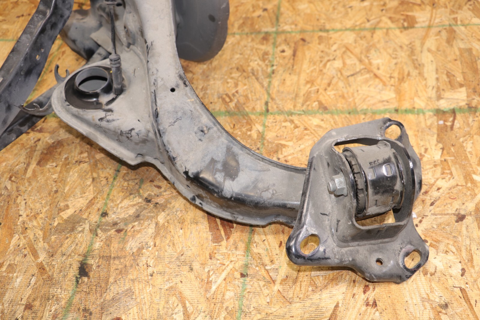 Left Rear Suspension Lower Control Trailing Arm Knuckle OEM Mini Cooper ...