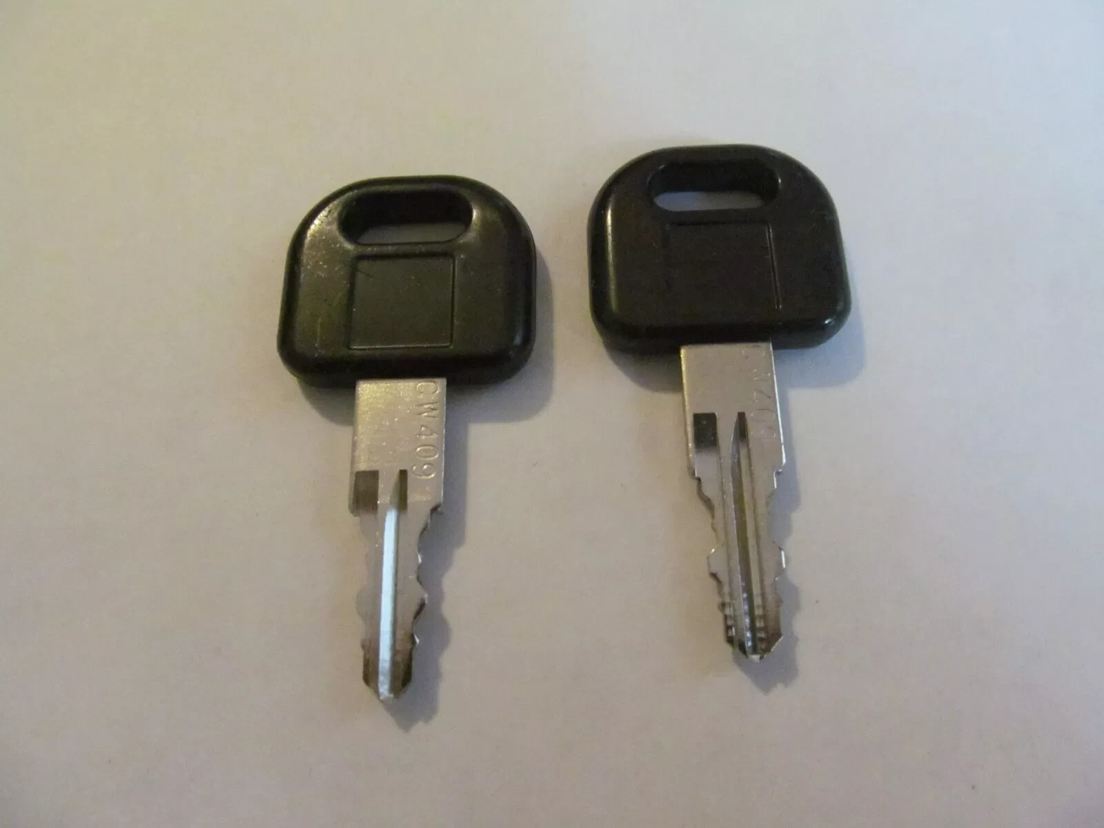 *SET OF TWO KEYS CW409 FIC ENTRY DOOR LOCK HANDLE KNOB DEADBOLT RV FREE ...