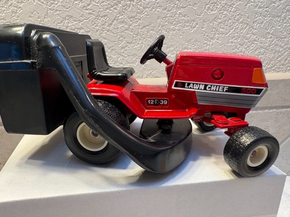 Vintage 1/16 Scale Models Lawn Chief 500 Lawn Garden Tractor Mower 1989 ...