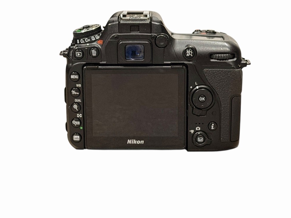 Nikon D7500 20.9MP Digital SLR Camera Body | eBay