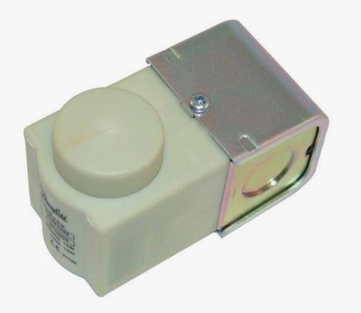 Danfoss 018F7682 Coil For Solenoid Valve W/Junction Box | eBay