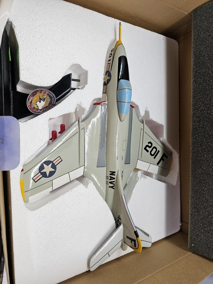 Grumman F9F-8 Cougar VF 43 Aircraft 1:32 Scale Executive Series Model ...