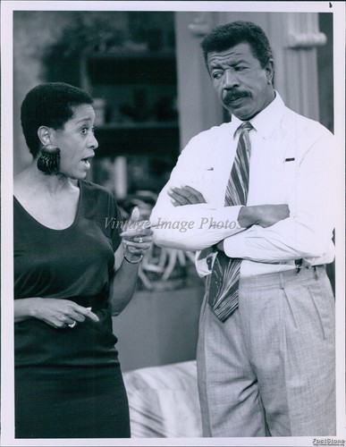 1989 Photo Marla Gibbs & Hal Williams Sparring On 227 Episode ...
