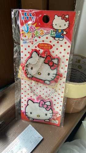 711 japan hello kitty blink blink pink & red set key chain unopened ...