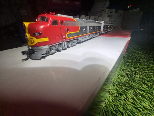 Broadway Limited 441 HO ATSF E8 Powered AB Diesel Locomotive Set (JF39 ...