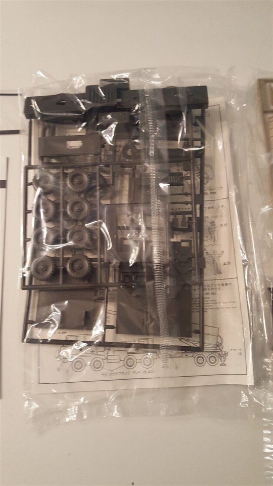 ARII Patriot Missile M901 1/48 Authentic Scale Plastic Model Kit Desert ...