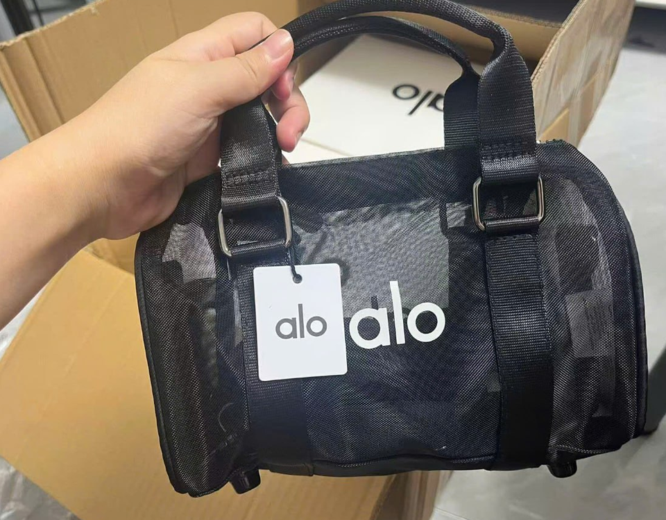 New Alo Yoga Sheer Mini Duffle, makeup storage bag – Lightweight sports ...
