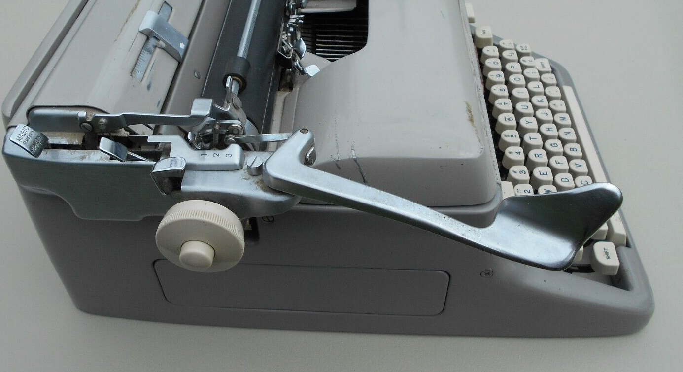 Royal Vintage Manual Typewriter Space Bar Doesn't Work Grey Metal For ...