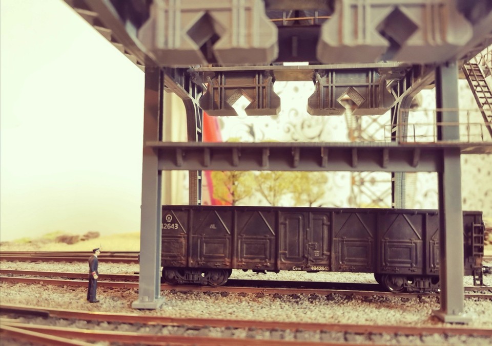 HO Scale Diorama Tower Crane Large Coal Feeder Train Railway Scene ...