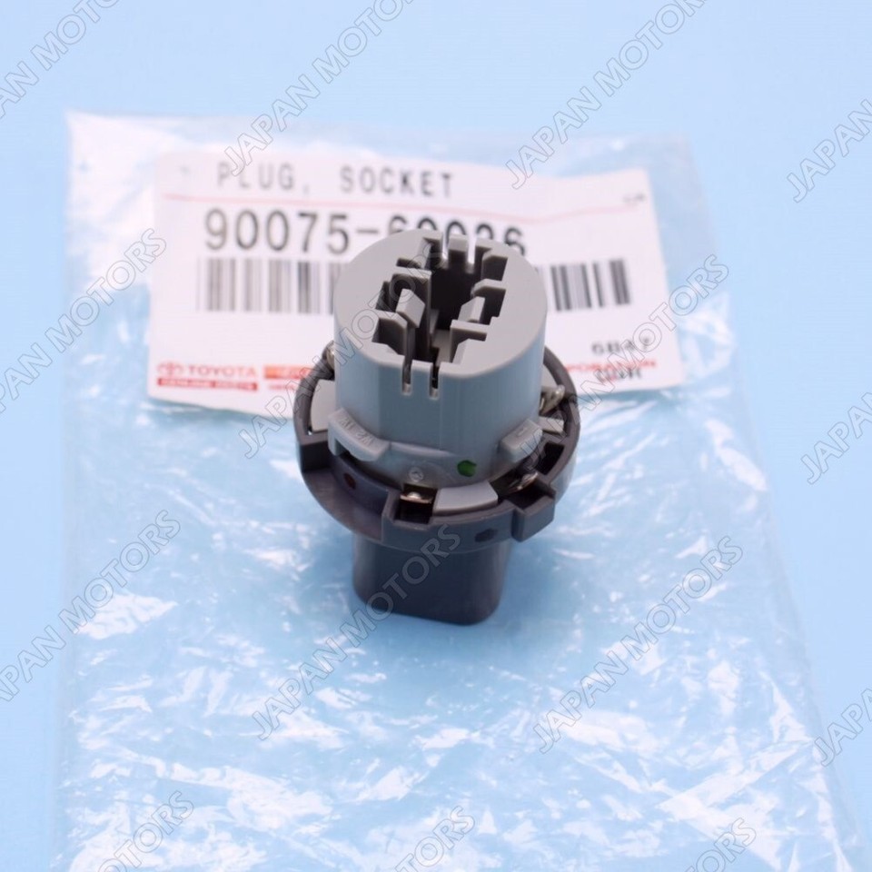 2001-2007 Toyota Highlander Tail Lamp Connector Socket | 90075-60036 ...