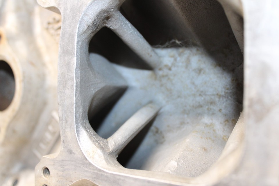 Edelbrock TM-1 Tarantula Aluminum Intake Manifold SB Chevy Nostalgia ...