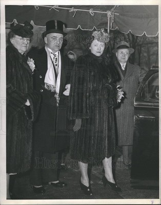 1943 Press Photo Mrs. Wink Mr. & Mrs. Edward F. Fisher - dfpb18081 | eBay