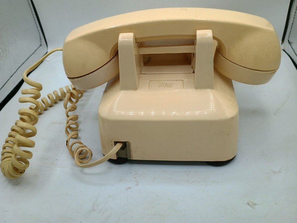 AT&T Rotary Style Telephone Beige Dial Rotary Landline, Desktop 1970s ...
