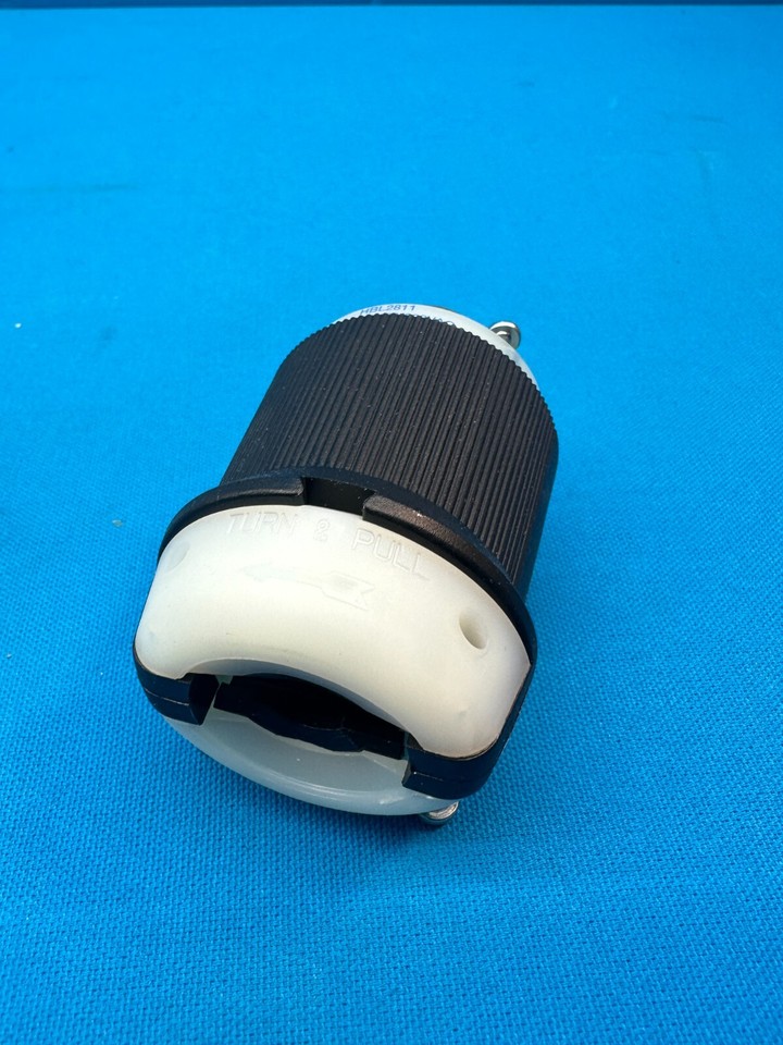 Hubbell 3-Phase 30A 4-Pole 120/280VAC Watertight Safety Twist-Lock Plug ...