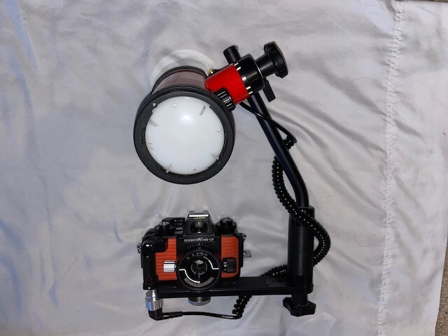 Nikonos V Underwater Camera, 5 Lenses, 2-SB 105 Strobes, Close-Up Kit ...