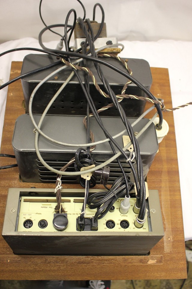 QUAD 33 STEREO PRE AMPLIFIER & ACOUSTICAL FM AM TUNERS SET READ ...