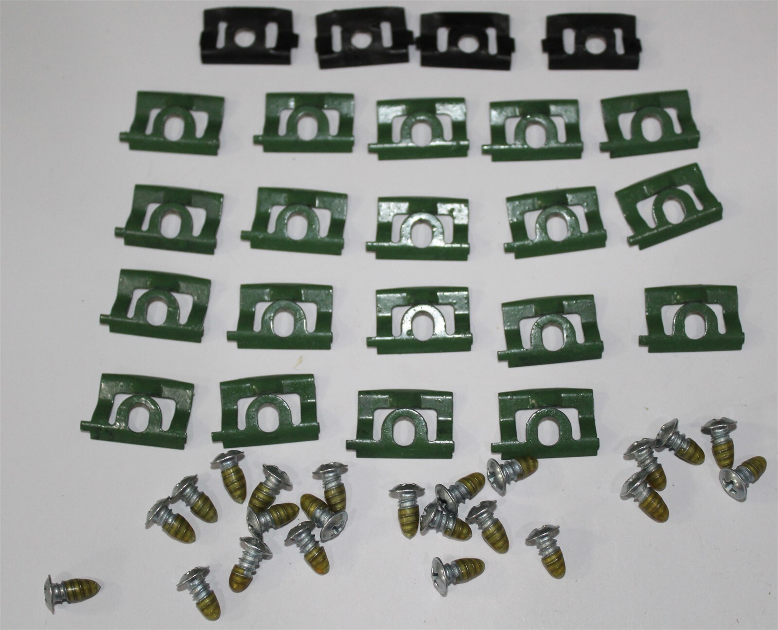 New 1967-76 Mopar A-Body Windshield Molding Clip Set | eBay