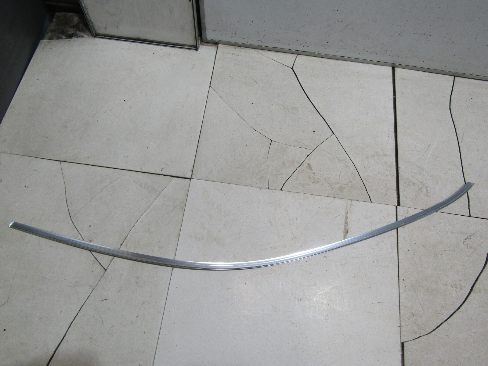 MERCEDES-BENZ GLE V167 DOOR GLASS MOULDING RIGHT FRONT P/N A1677252200 ...