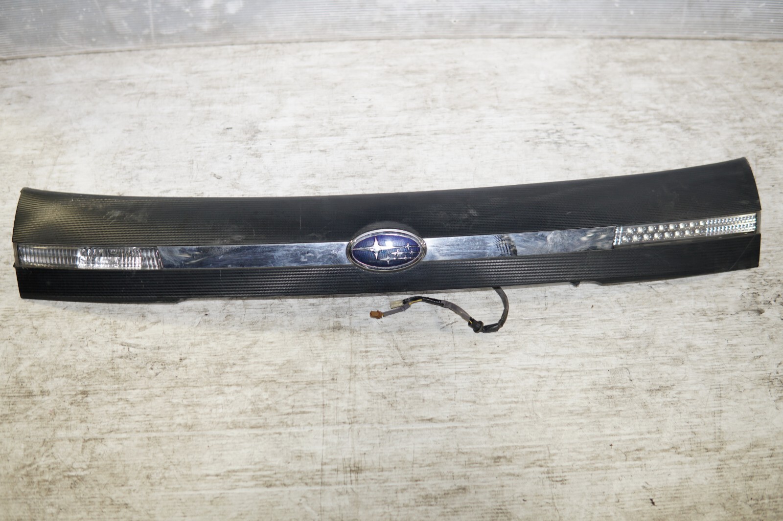 JDM 2005-2009 SUBARU LEGACY OUTBACK OEM USED REAR CENTER GARNISH LIGHT ...