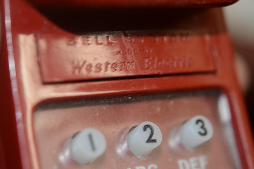 Telephones General. WE Red Trimline Push Button Telephone.(Not Working ...