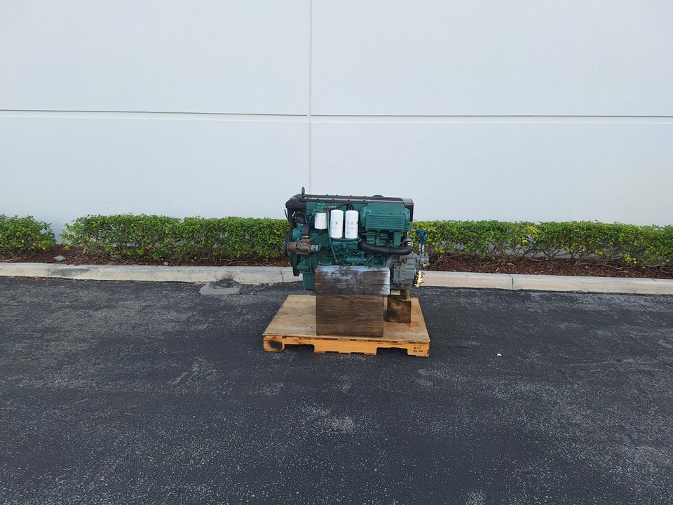 Volvo Penta D4-210, Marine Diesel Engine, With HCU, PCU, Key Switch and ...